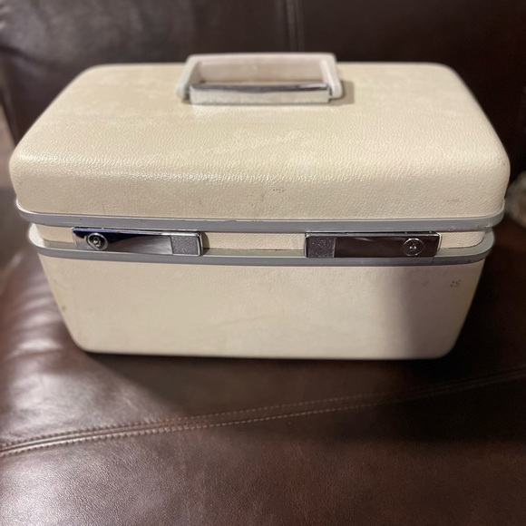 Vintage | Bags | Vintage Train Case Cosmetic Travel Retro Unique | Poshmark